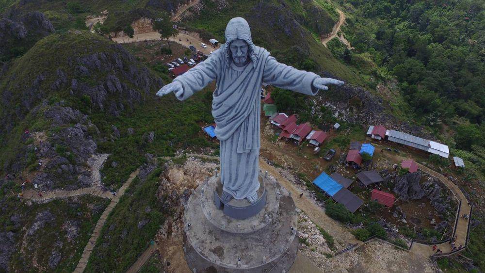 Liburan ke Buntu Burake: Wisata Religi dan Alam Tana Toraja | IDN Times ...