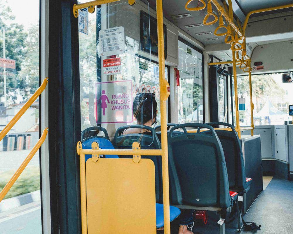 Rute Transjakarta Koridor 4C beserta Jadwal dan Tarifnya | IDN Times