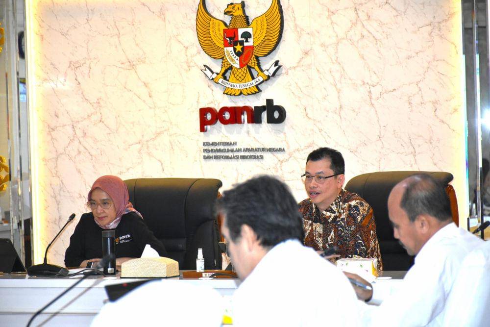Apakah PPPK Paruh Waktu Bisa Jadi PNS? Cek Aturan Terbaru | IDN Times