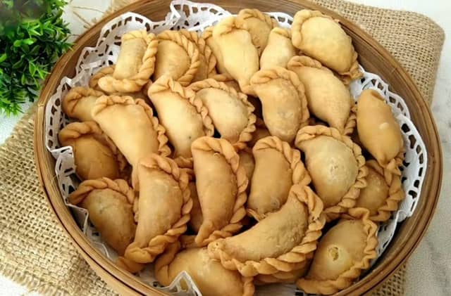 Resep Pastel Mini Renyah dengan Isian Abon | IDN Times