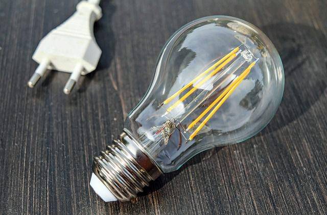 5 Tips Perbaiki Lampu Berkedip atau Mati Tiba-Tiba | IDN Times