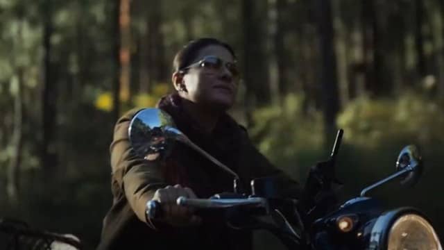 7 Profesi Kajol dalam Film dan Serial India, Ada Polisi | IDN Times