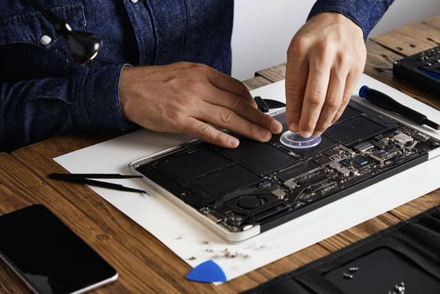7 Cara Mengatasi Laptop yang Terkena Air, Seperti Apa? | IDN Times