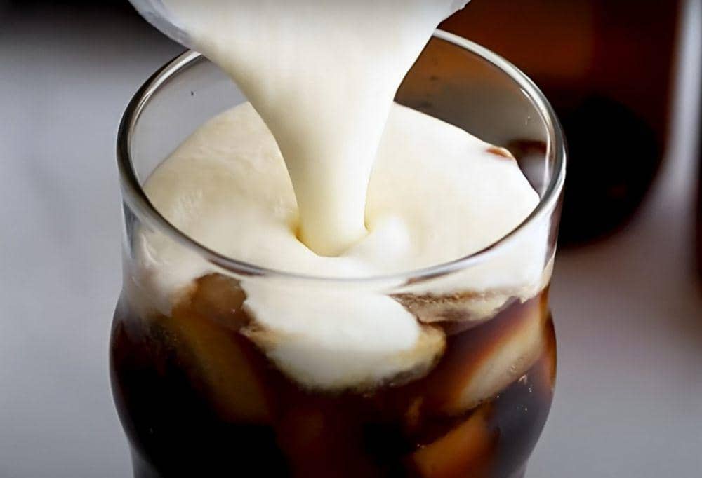 Resep Vanilla Cream Foam Topping Favorit Kopi | IDN Times