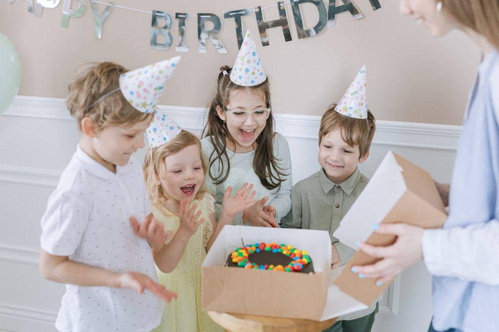 50 Pantun Ulang Tahun yang Lucu dan Berkesan, Bikin Happy | IDN Times