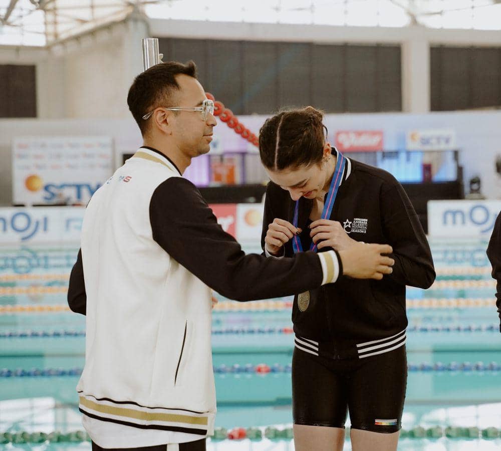 10 Potret Natasha Ryder Ikut Lomba Renang TOSI dan Juara | IDN Times