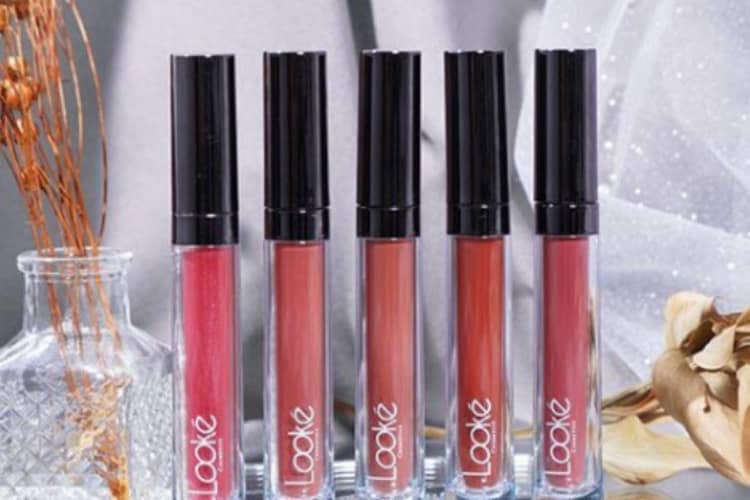 10 Merk Lipstik yang Tahan Lama dan Tidak Luntur saat Makan | IDN Times