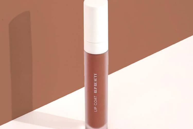 10 Merk Lipstik yang Tahan Lama dan Tidak Luntur saat Makan | IDN Times