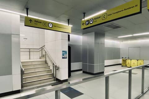 Rute Transjakarta Koridor 1: Halte dan Jam Operasionalnya | IDN Times