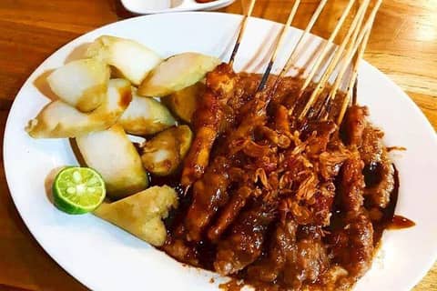 10 Tempat Makan Sate Ayam Paling Enak dan Populer di Jakarta | IDN Times