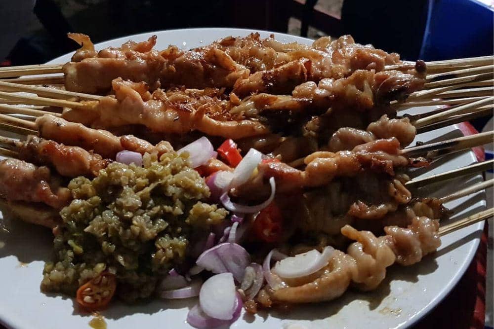 10 Tempat Makan Sate Ayam Paling Enak dan Populer di Jakarta | IDN Times