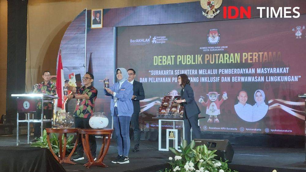 Debat Perdana Pilkada Solo, Visi-Misi Teguh-Gage dan Respati | IDN Times Jateng