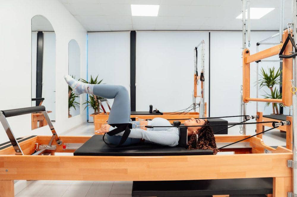 Apa Itu Reformer Pilates? Ini Manfaat hingga Tips untuk Pemula | IDN Times