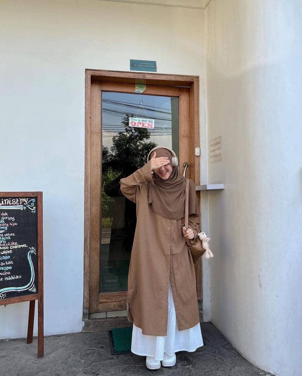 10 OOTD Hijab Syar'i ala Selebgram, Cocok untuk Pemula! | IDN Times