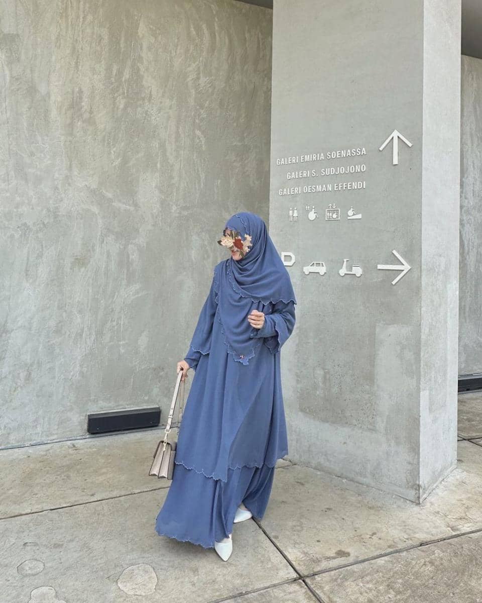 10 OOTD Hijab Syar'i ala Selebgram, Cocok untuk Pemula! | IDN Times