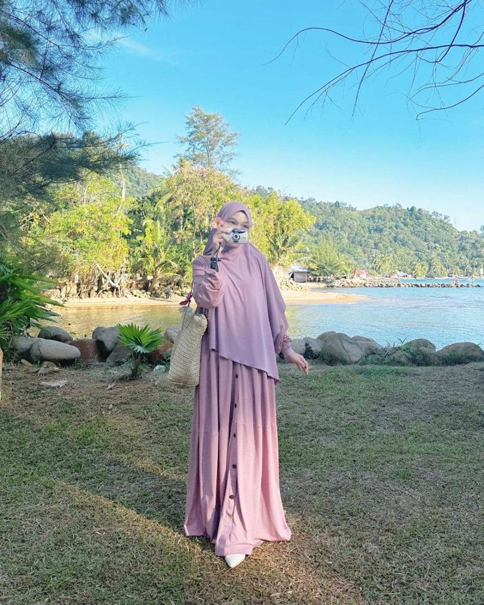 10 OOTD Hijab Syar'i ala Selebgram, Cocok untuk Pemula! | IDN Times