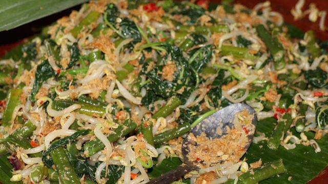 Resep Urap Latoh Khas Rembang yang Renyah dan Segar | IDN Times