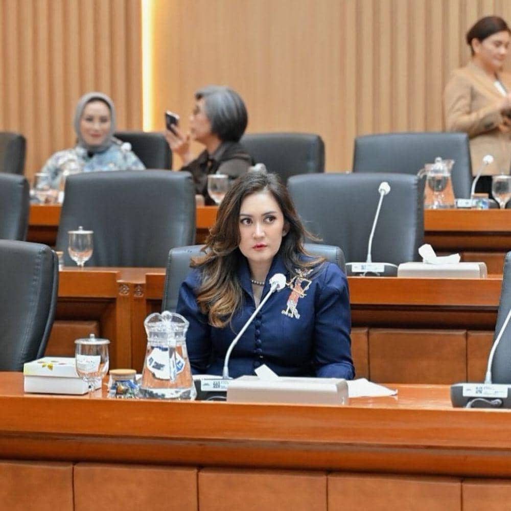 Dicopot Nasdem dari DPR, Ini Profil Nafa Urbach yang Asli Magelang ...