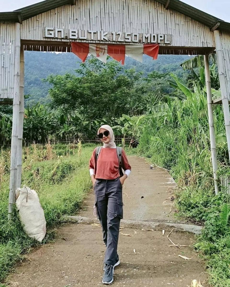Informasi Wisata Gunung Butik Bogor | IDN Times