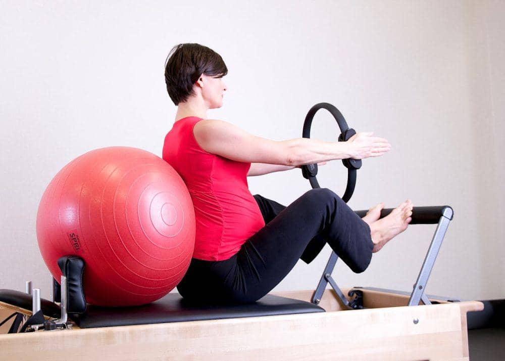 10 Alat Pilates yang Wajib Dimiliki untuk Latihan di Rumah | IDN Times