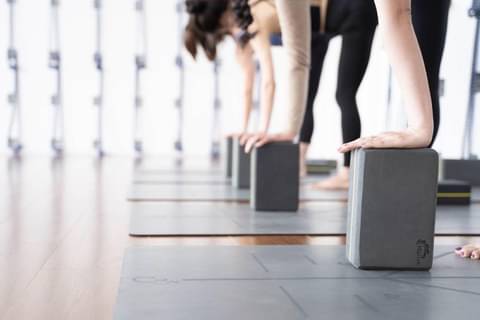 10 Alat Pilates yang Wajib Dimiliki untuk Latihan di Rumah | IDN Times