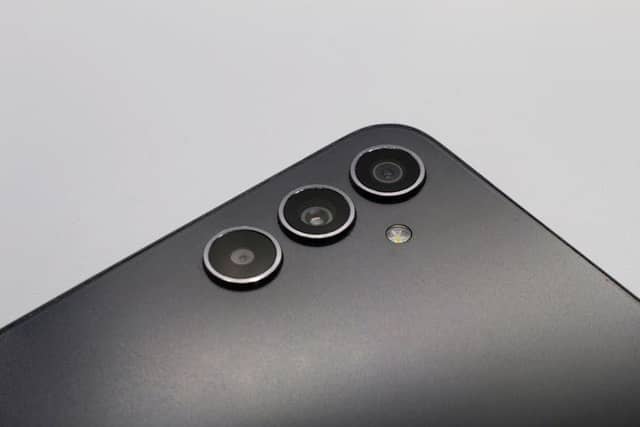 9 HP yang Ada Kamera 0.5, Ada dari Samsung hingga OPPO | IDN Times