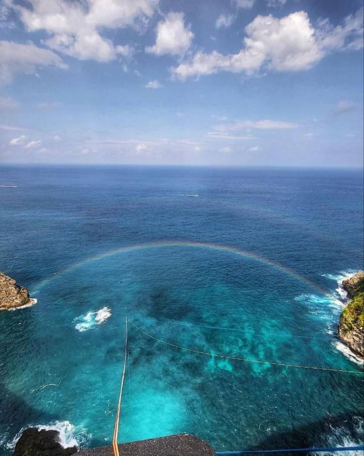 Bungee Jumping di Nusa Penida Bali: Lokasi, Rute, dan Harga | IDN Times