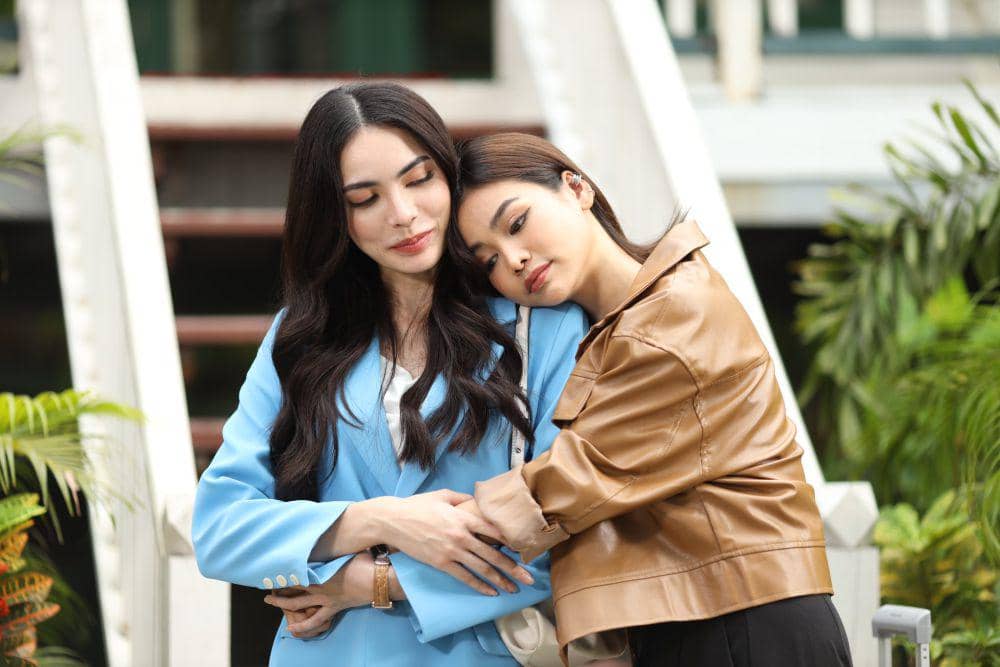 3 Drama GL Thailand Engfa Waraha dan Charlotte Austin | IDN Times