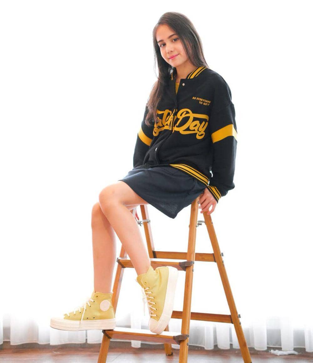 9 OOTD Hangout Remaja ala Nicole Rossi, Pemeran Asmara Gen Z | IDN Times