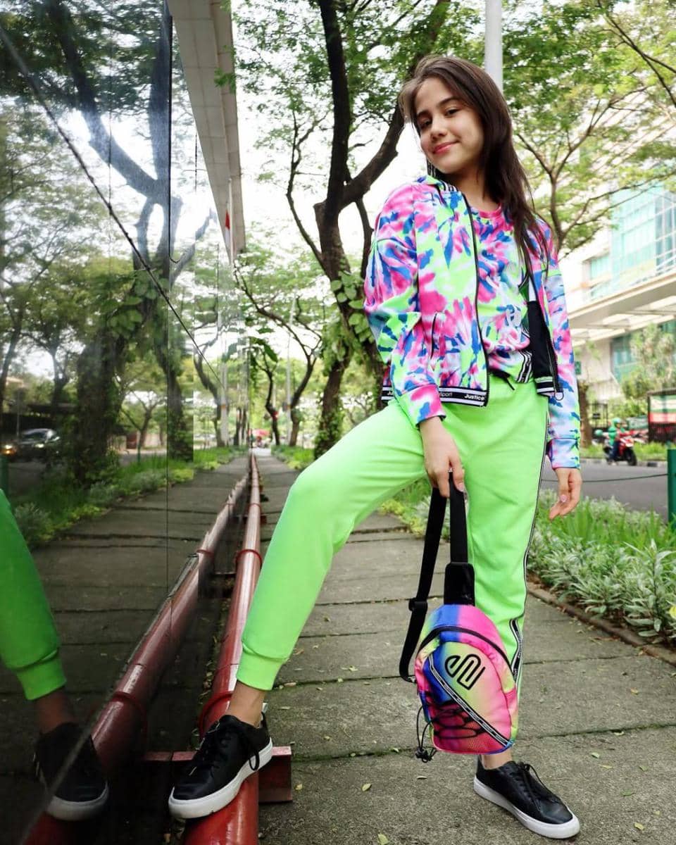 9 OOTD Hangout Remaja ala Nicole Rossi, Pemeran Asmara Gen Z | IDN Times