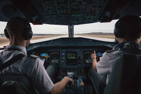 5 Perbedaan Utama Pesawat Boeing dan Airbus | IDN Times