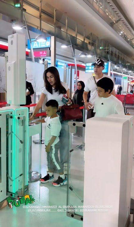 Potret Nikita Mirzani ke Paris Bareng Matthew Gilbert | IDN Times