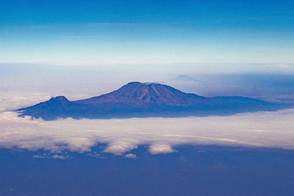 5 Fakta Gunung Kilimanjaro, Gletser di Puncak Gunung Teranca | IDN Times