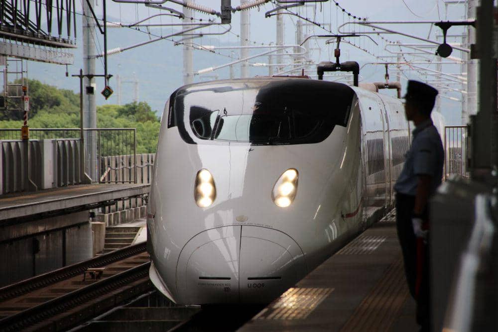 3 Tipe Kereta Api Ekonomi yang Layout Tempat Duduknya Beda | IDN Times