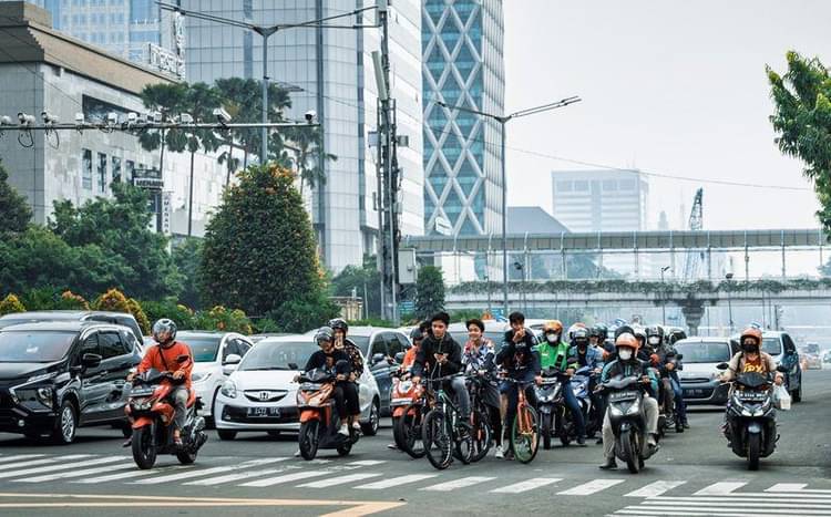 Berapa Denda Tilang Tidak Bawa SIM dan STNK? Ini Kisarannya | IDN Times