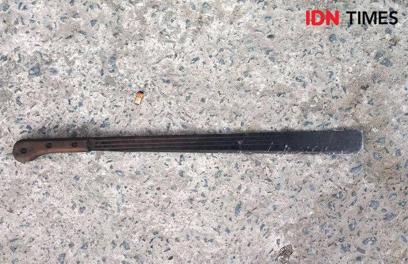 Senjata Tradisional dari Provinsi NTB yang Dipakai | IDN Times NTB