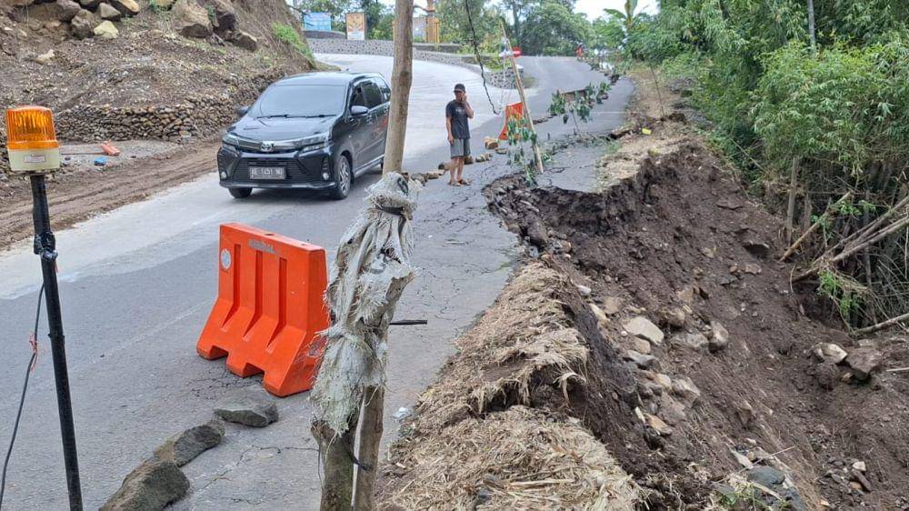 Jalan Penghubung Ngawi-Magetan Longsor | IDN Times Jatim