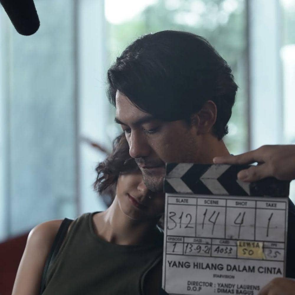 4 Karya Reza Rahadian dan Sheila Dara, Terbaru Film Netflix | IDN Times ...