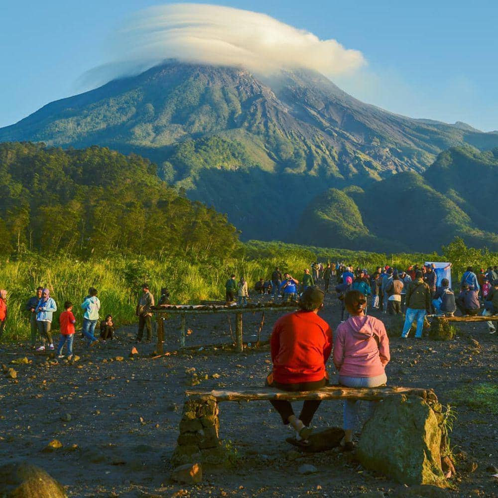 10 Spot Wisata Jogja Berlatar Megahnya Gunung Merapi, Epik! | IDN Times ...