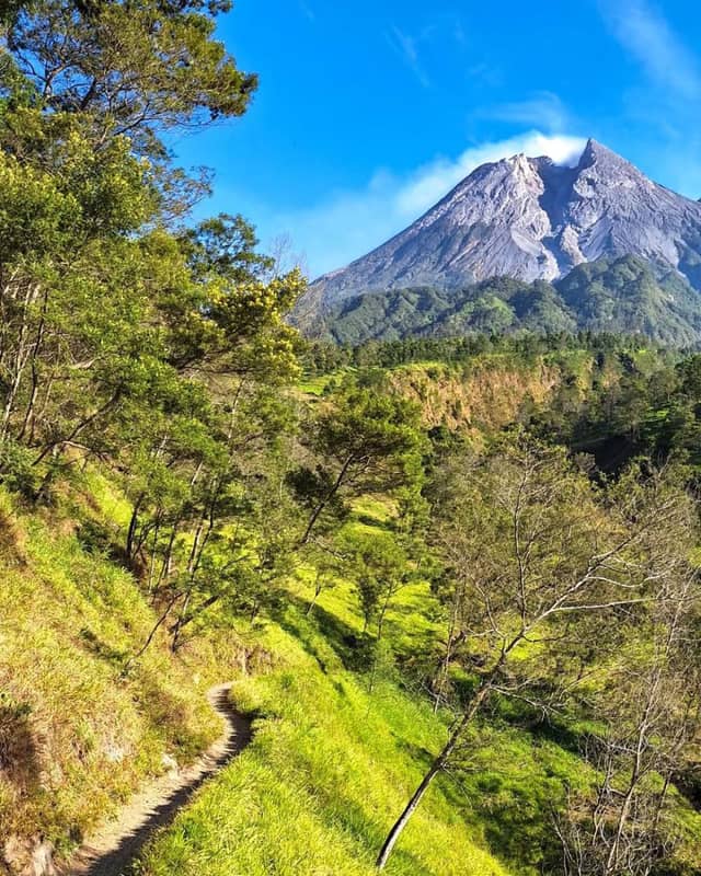 10 Spot Wisata Jogja Berlatar Megahnya Gunung Merapi, Epik! | IDN Times ...