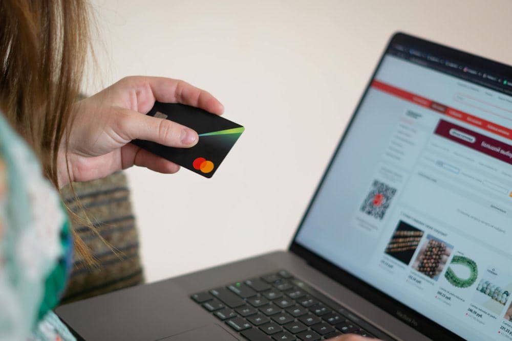 Apa Itu Black Card BCA? Kartu Kredit Khusus Nasabah Priorita | IDN Times
