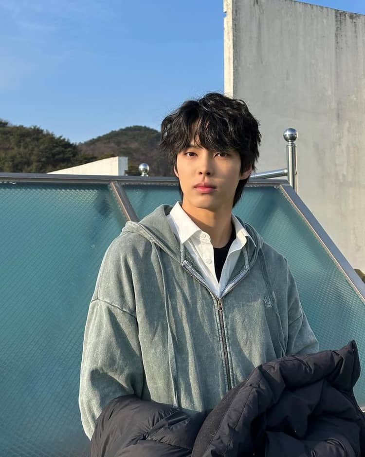 Biodata dan Profil Park Yoon Ho, Bersinar di Study Group | IDN Times