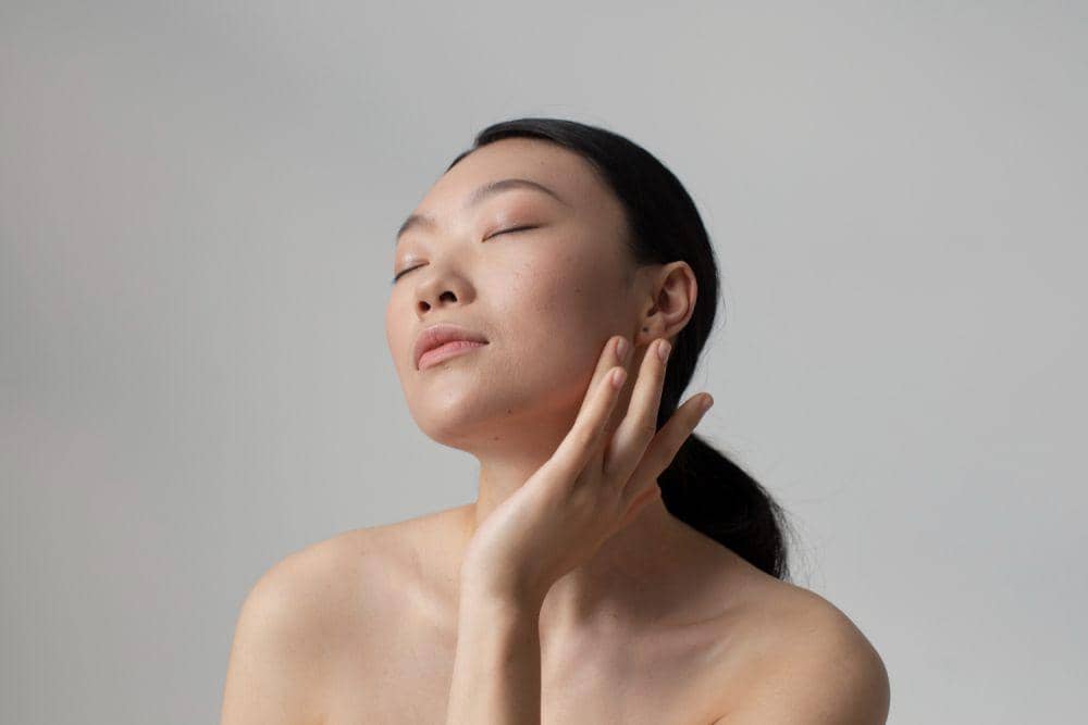 5 Masker Wajah Harian yang Bikin Kulit Tetap Segar dan Glowing | IDN Times
