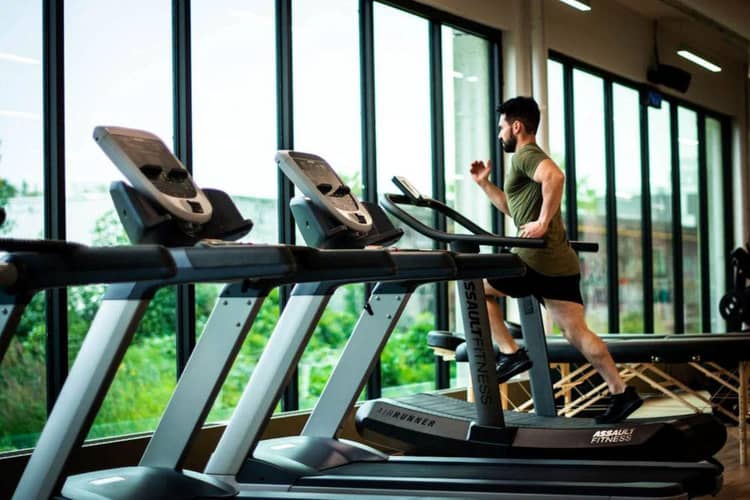 5 Gerakan Gym untuk Pemula yang Bisa Dicoba | IDN Times