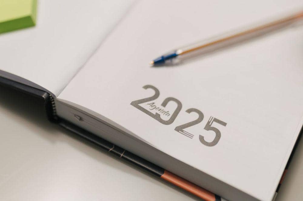 Kalender Jumat Kliwon 2025 Lengkap, Catat Tanggalnya! | IDN Times