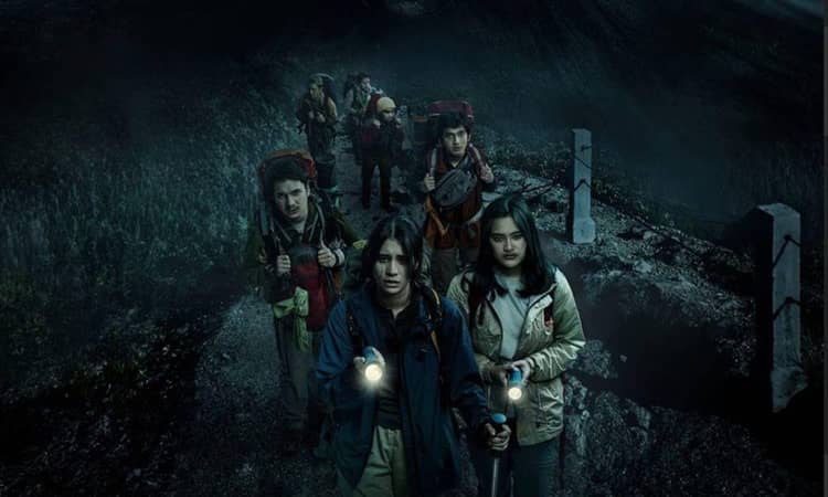 Review Film Petaka Gunung Gede, Mirip Kisah Maya Azka? | IDN Times