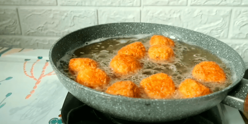 Resep Bola-bola Ayam yang Gurih dan Renyah, Nikmat Maksimal! | IDN Times