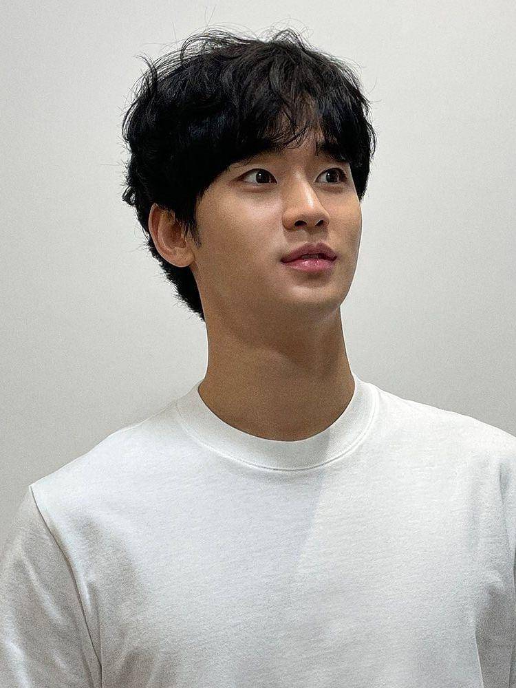 7 Jenis Perm Rambut Pria yang Bikin Tampilan Makin Keren | IDN Times