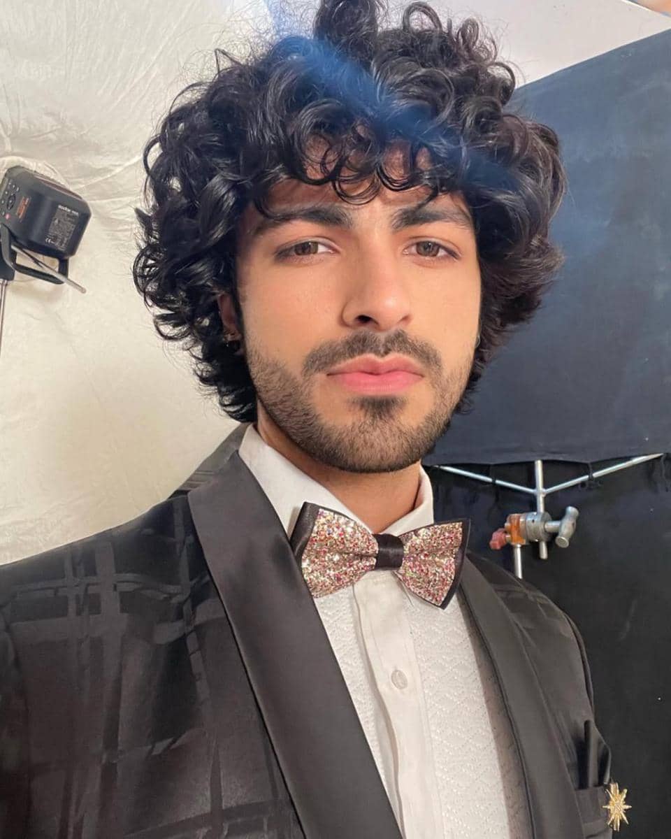 7 Jenis Perm Rambut Pria yang Bikin Tampilan Makin Keren | IDN Times