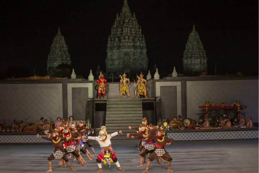 Romansa Candi Prambanan, Itinerary Satu Hari Mengejar Senja dan Budaya ...